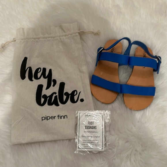 Piper Finn | Shoes | Nwot Size 6 Piper Finn Cobalt Blue Leather Sandals ...